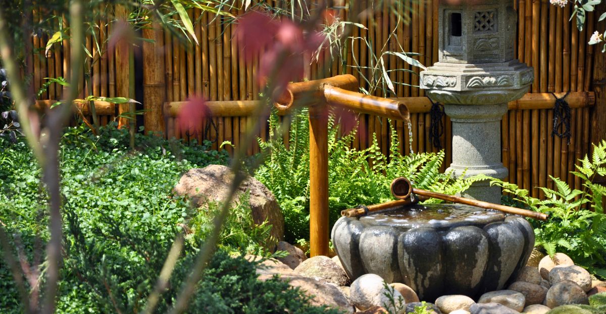 8 Peaceful Japanese Water Features for Small Gardens & Patios ...